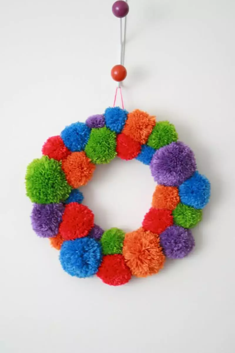 Wreath yemapepu. New Year's wreath kubva kuPomponov zviite iwe pachako 2502_2