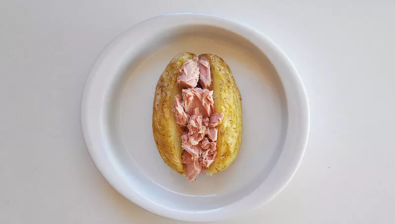 Fyllda potatis: de enklaste och läckra sätten att laga mat 2551_14