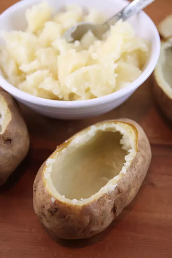 Stuffed Potato's: De ienfâldichste en lekkere manieren om te koken 2551_4