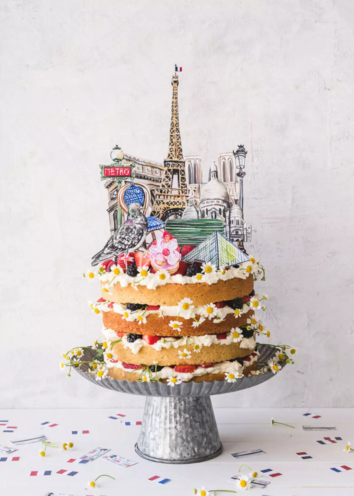 Paris. Kako ukrasiti tortu u stilu Pariza?