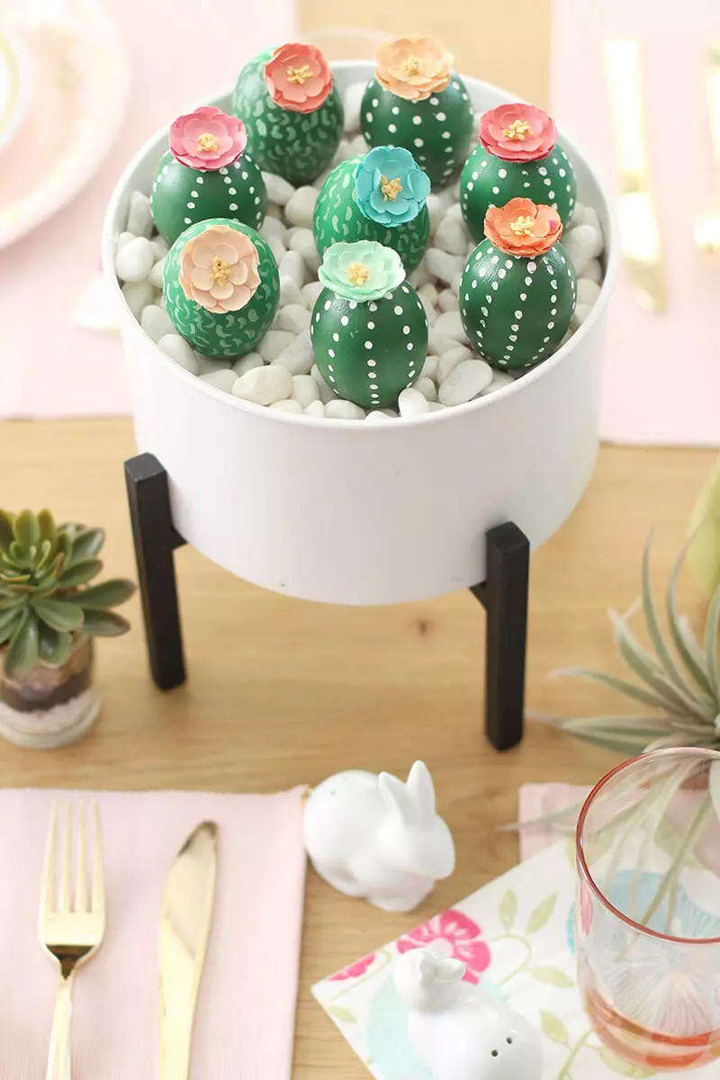 ¿Cómo pintar los huevos originalmente para la Pascua? Huevos de Pascua en forma de cactus hágalo usted mismo