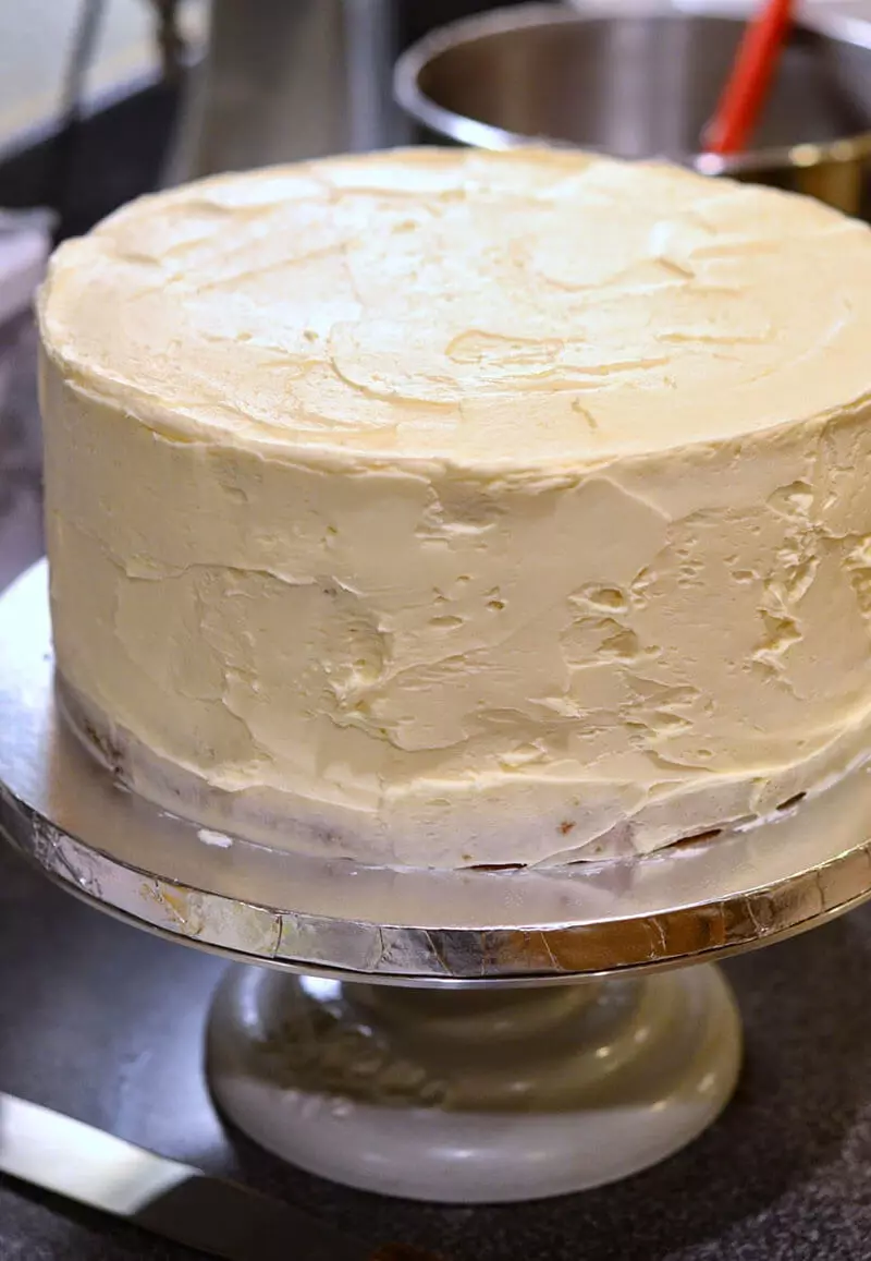 Kuchen, verziert mit Zitrone. Wie dekorieren Sie eine Kuchenzitrone?