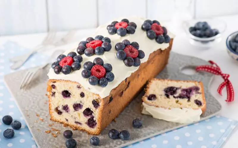Bagaimana cara menghias kue blueberry dengan tangan Anda sendiri? 2687_17