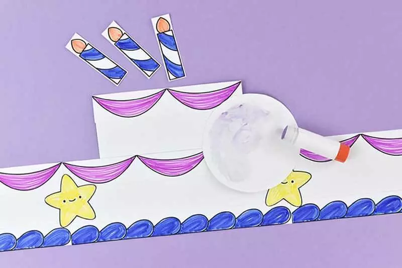 종이에서 케이크. 자신의 손으로 생일을위한 종이 케이크를 만드는 방법?