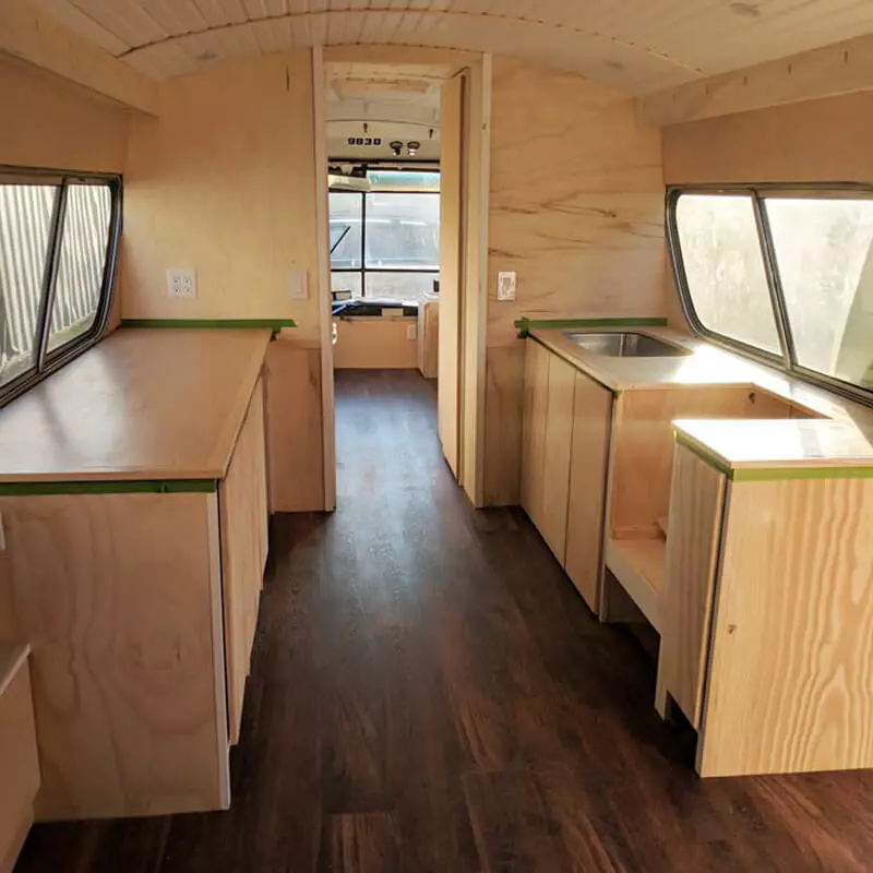 House on wheels. Incredible reincarnation of the old bus to a stylish and cozy bus House 2719_5