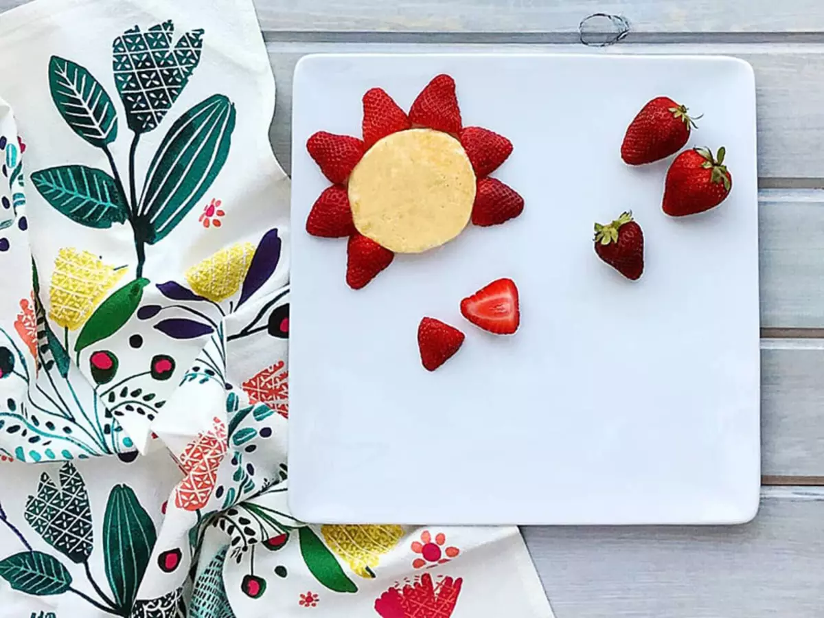 კვების ხილი და კენკრა სადღესასწაულო მაგიდაზე: დიზაინის ყველაზე ორიგინალური და ლამაზი გზები 2724_8