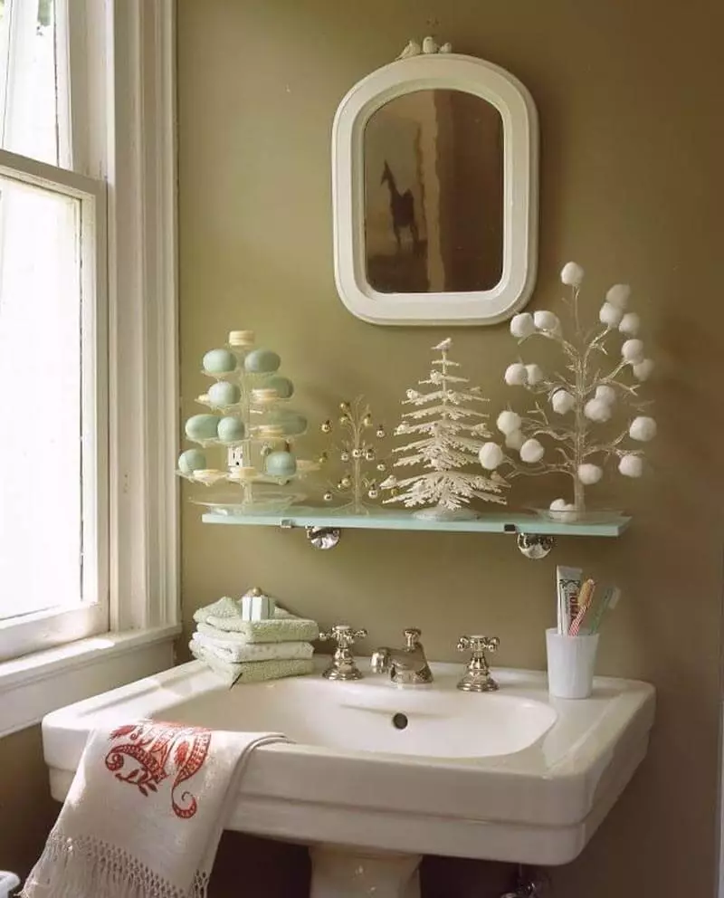 Wie dekorieren Sie das Badezimmer für das neue Jahr mit Ihren eigenen Händen? 2752_2