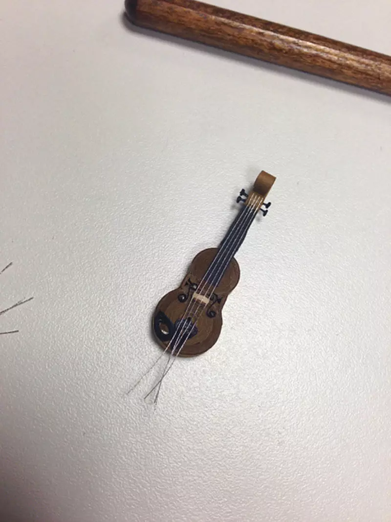 violin ໃນເຄື່ອງພິມການພິມເຮັດເອງ