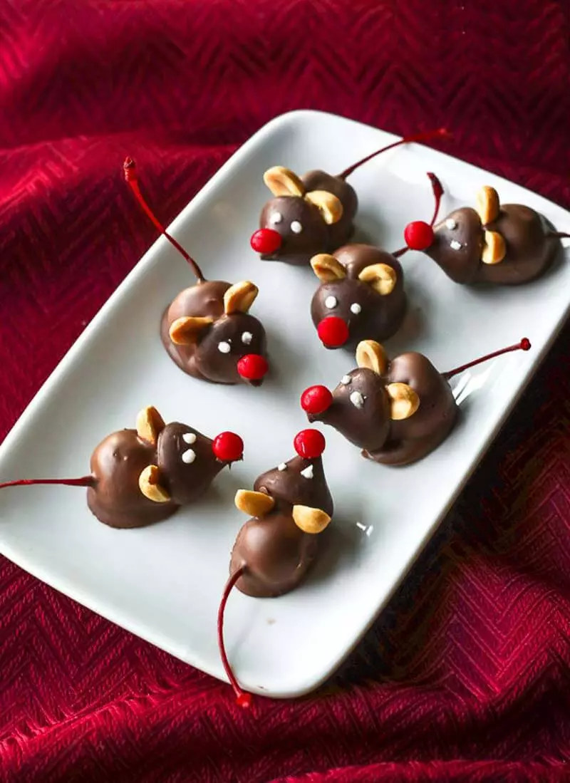 Cereza en ratones de chocolate - hermoso postre para el nuevo año 2020 2784_1