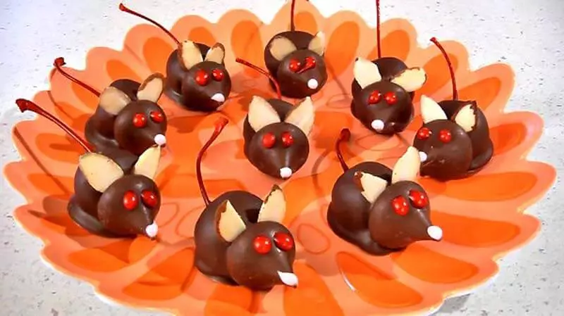 Черешня в шоколаді Мишки - красивий десерт на Новий рік 2020 2784_5