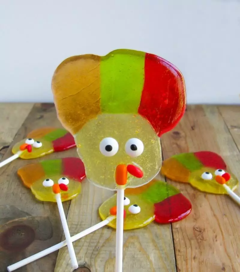 Kā padarīt lollipops? Lollipops uz sakņu nūjas ar savām rokām 2805_1