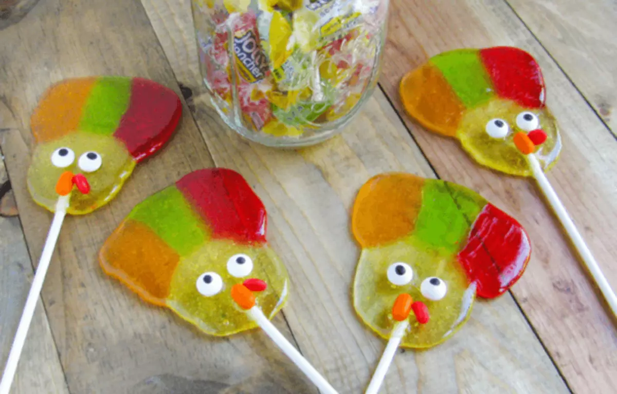 Kā padarīt lollipops? Lollipops uz sakņu nūjas ar savām rokām 2805_2