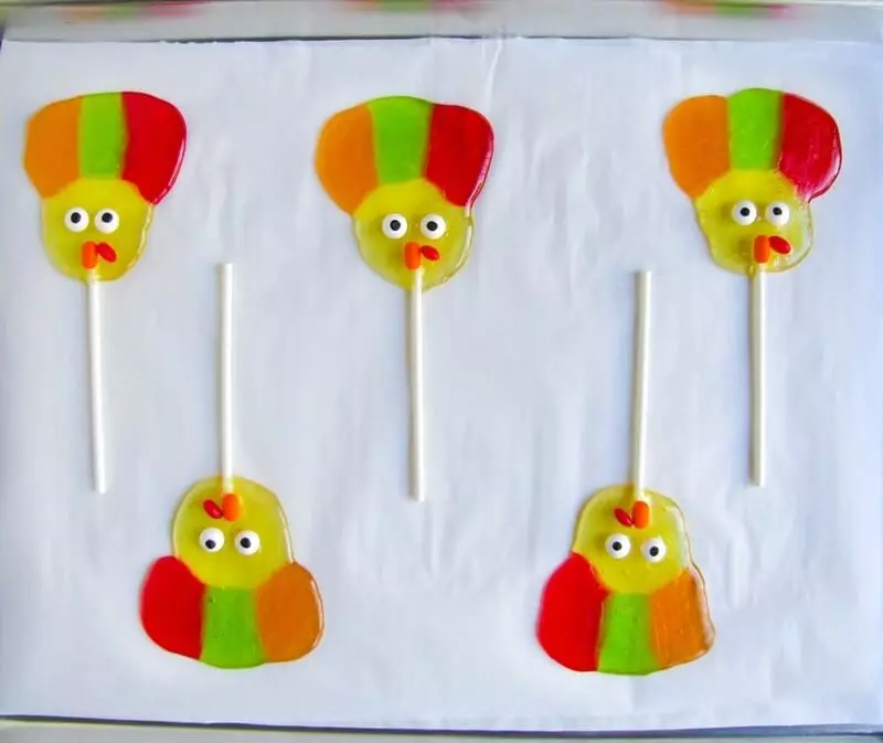 Bagaimana untuk membuat Lollipops? Lollipops pada tongkat akar dengan tangan mereka sendiri 2805_8