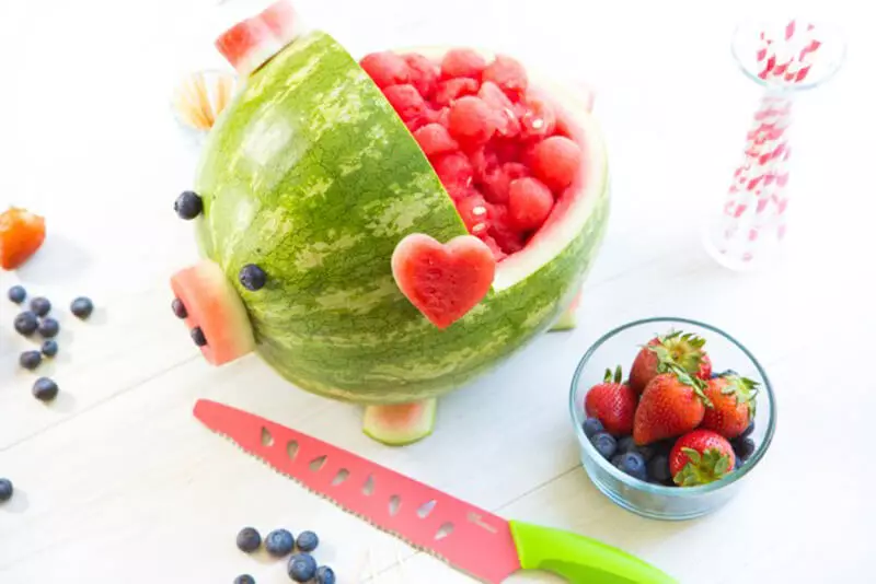 Malacok görögdinnye. Hogyan kell táplálni a gyümölcsöt egy ünnepi asztalhoz az új 2019-es évhez? 2846_6