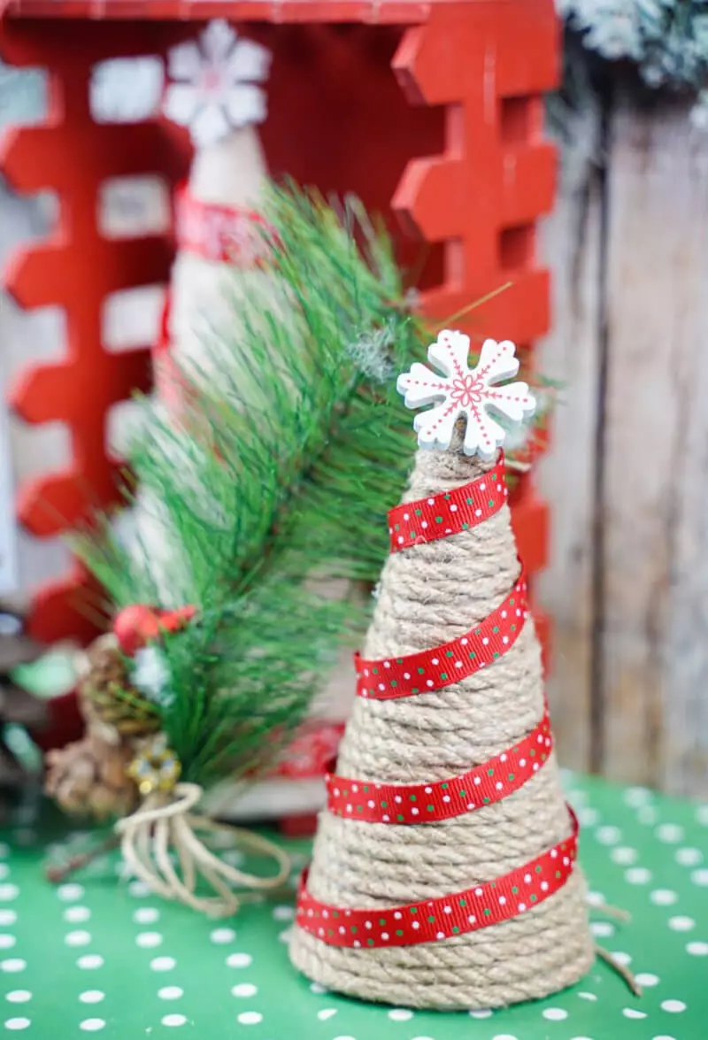Malý vianočný strom s rukami 284_11