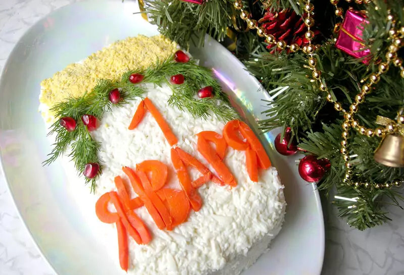 How to decorate a salad for new year and christmas 2853_15