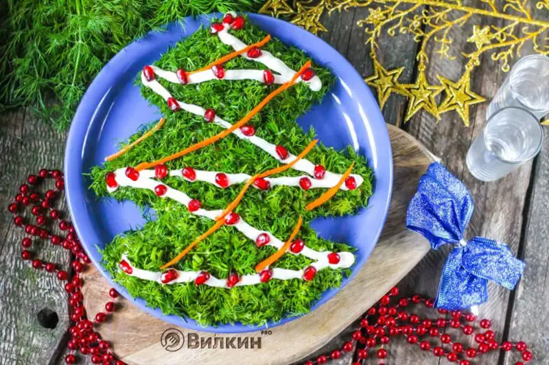 How to decorate a salad for new year and christmas 2853_16