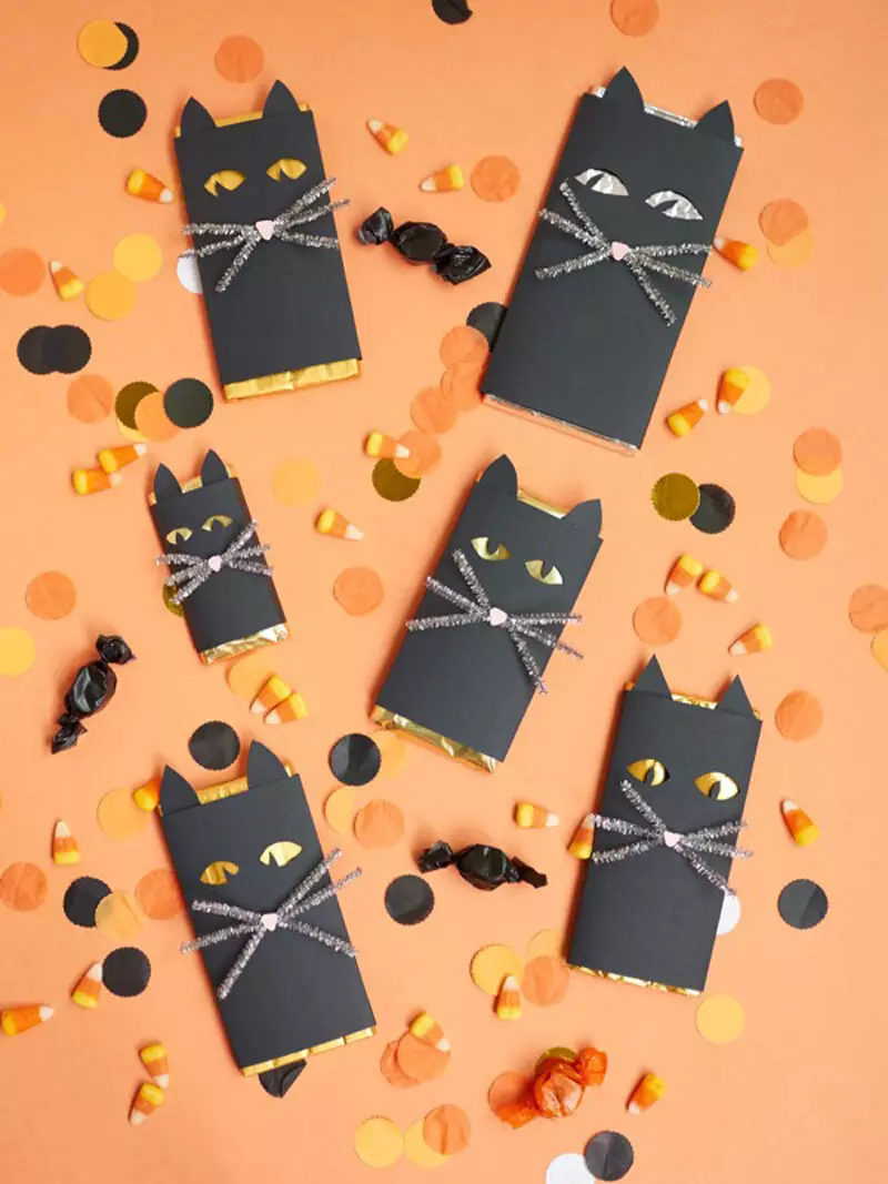 Hoe pak je een chocolade in de vorm van een kat op Halloween?