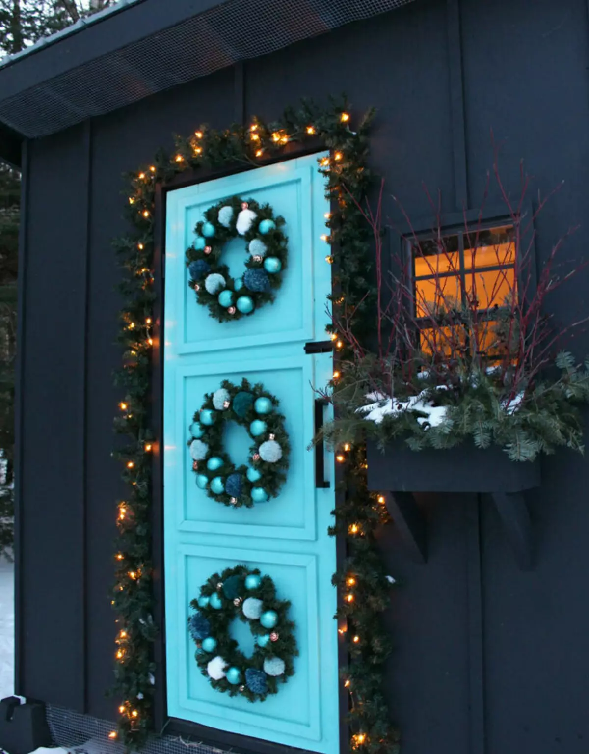 Comment décorer l'entrée de la maison jusqu'au nouvel an et Noël le faire vous-même