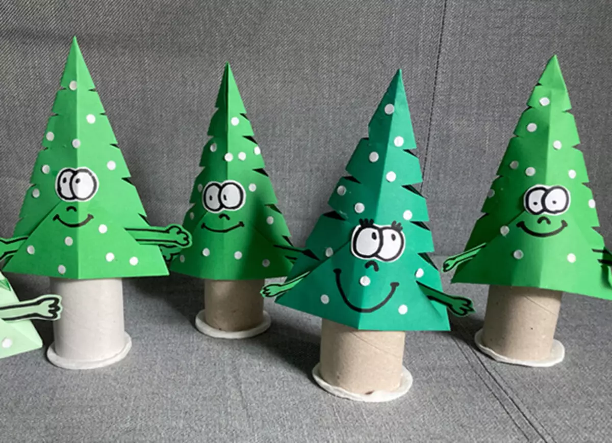 Neujahrs-Weihnachtsbaum aus Papier mit deinen eigenen Händen. Schönes Neujahrshandwerk im Kindergarten und in der Schule 2911_7