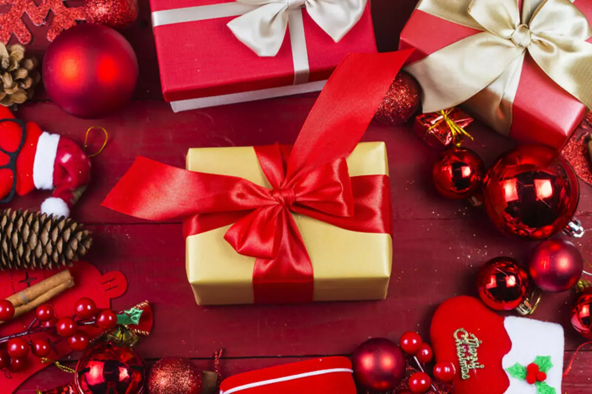 10 originalių būdų pakuoti Naujųjų metų dovanos naudojant draugę 2944_1