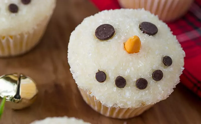 Hur vackert dekorera muffins för det nya året med egna händer? 318_14