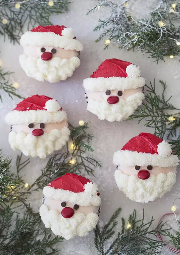 Hur vackert dekorera muffins för det nya året med egna händer? 318_29