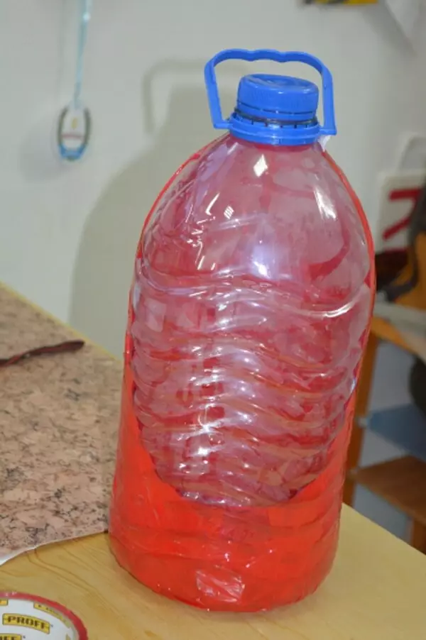 Remeslá z piatich litrovej plastovej fľaše na nový rok 319_12