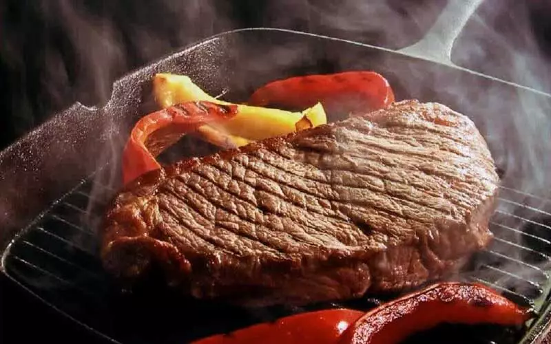 Comment faire cuire le steak? Comment déposer à la table la viande parfaitement grillée? 3204_3