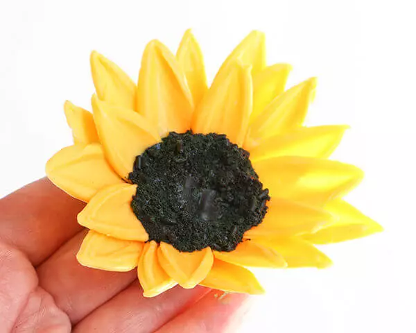 Cake Sunflower. Bagaimana untuk menghiasi kek dengan bunga matahari? 3265_18