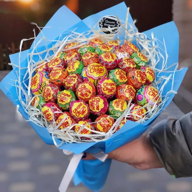 Candy pušķis līdz 1. septembrim. Kā padarīt konfektes pušķi? 3282_13