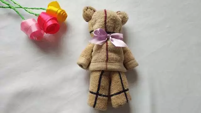 Bonéka Teddy. Kumaha carana ngadamel biruang ti anduk? 3320_9