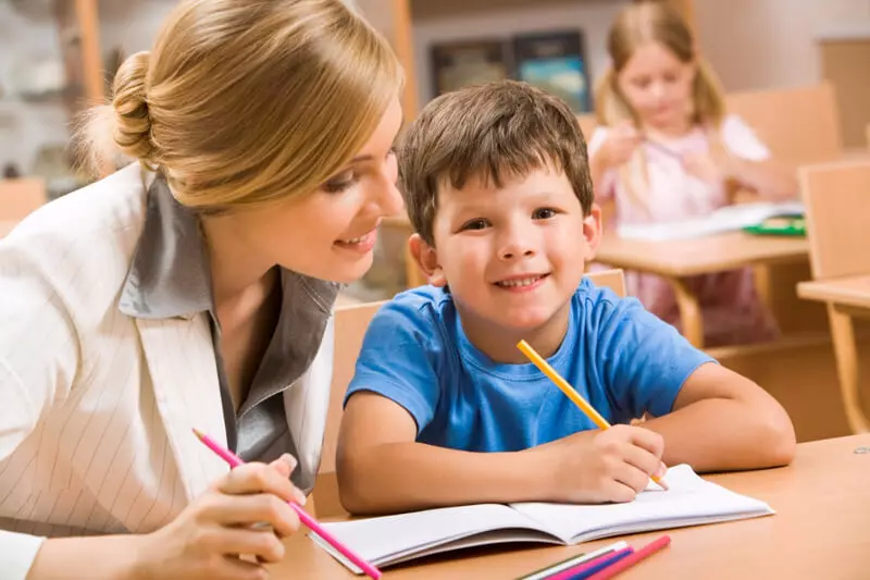 ¿Qué dar a un maestro de clases primarias para el día del profesor? 3334_2