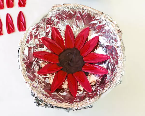 Kake med blomst. Hvordan dekorere kaken med blomster?