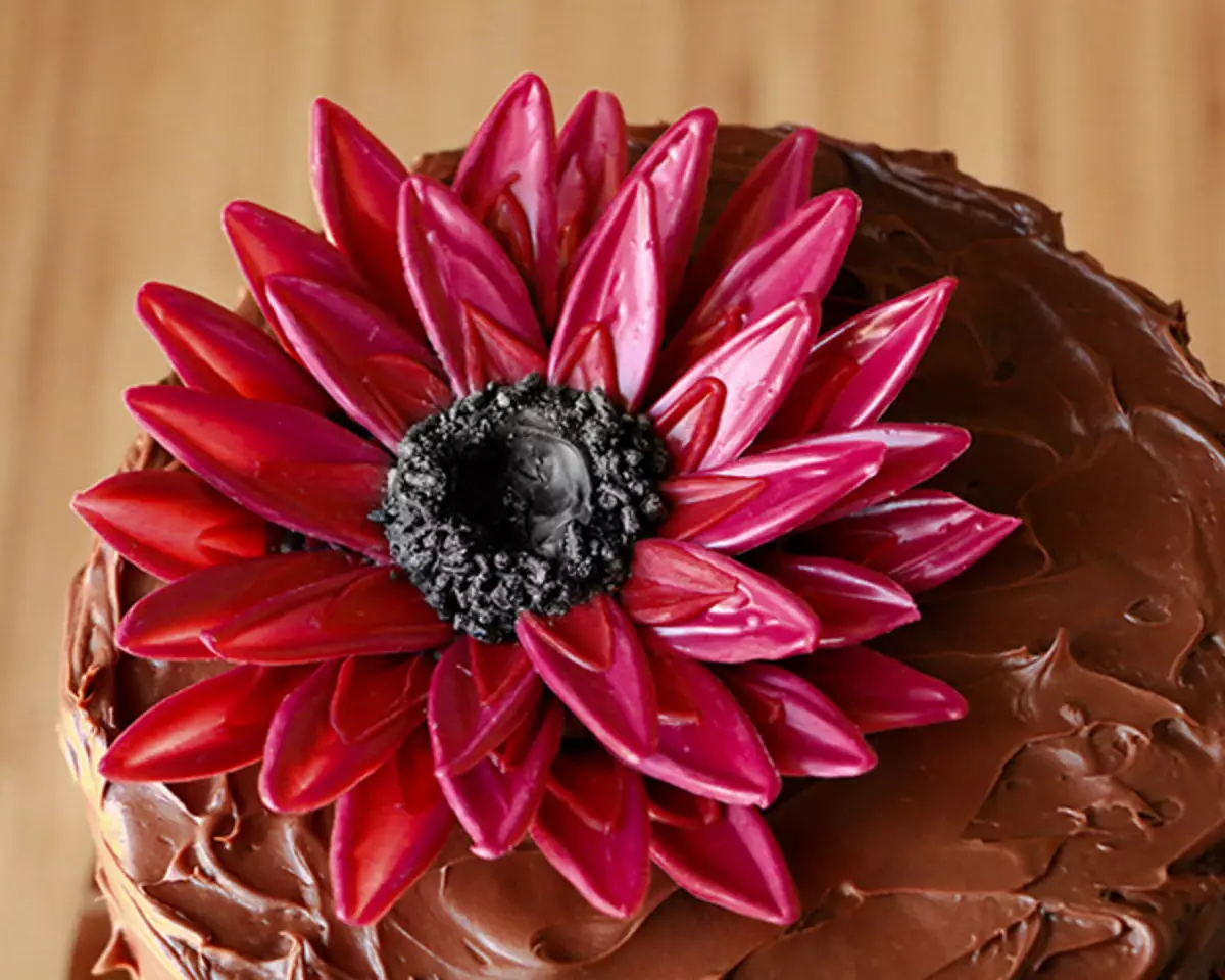 Kake med blomst. Hvordan dekorere kaken med blomster? 3346_16