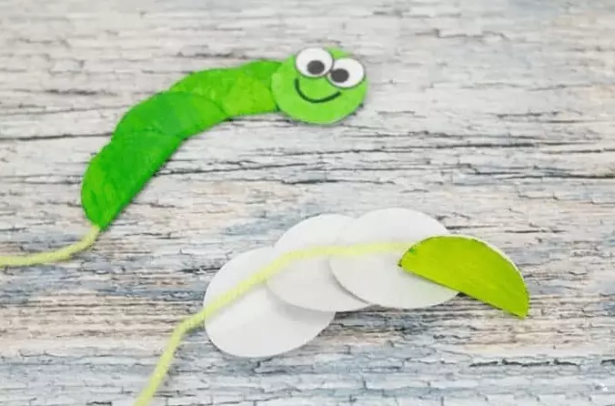 Caterpillar in Apple: Children's Handicraft en het ontwikkelen van het spel met hun eigen handen 3347_6