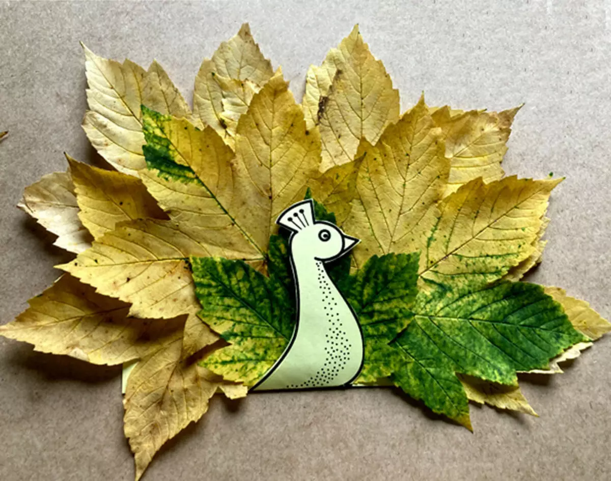 Påfugl fra blader. Applique fra Peacock Leaf
