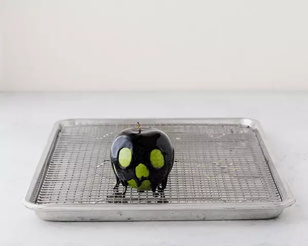 Gâteau à Halloween. Comment décorer le gâteau avec une pomme? 3383_11