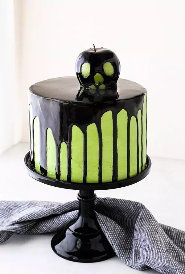 Torta a Halloweenen. Hogyan lehet díszíteni a tortát egy almával? 3383_15