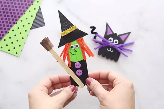 Artesanía de palos de helado con sus propias manos en Halloween