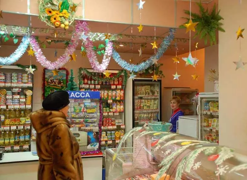 How to decorate a grocery store for the new year with your own hands? 3415_18
