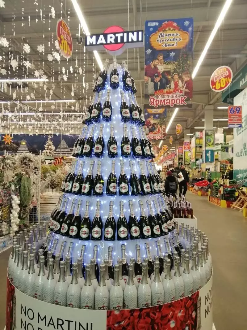 Como decorar un supermercado para o novo ano coas túas propias mans?
