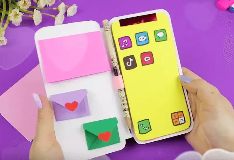 Bagaimana cara membuat notebook iPhone 12 Pro Max Organizer dengan tangan Anda sendiri?