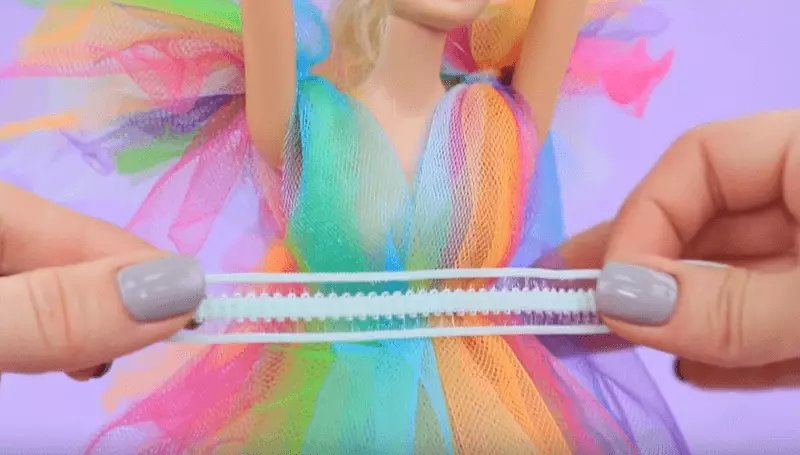 Rainbow Barbie. Princesha Barbie Rainbow Bëni vetë 393_10