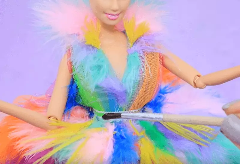Rainbow Barbie. Princesha Barbie Rainbow Bëni vetë 393_15