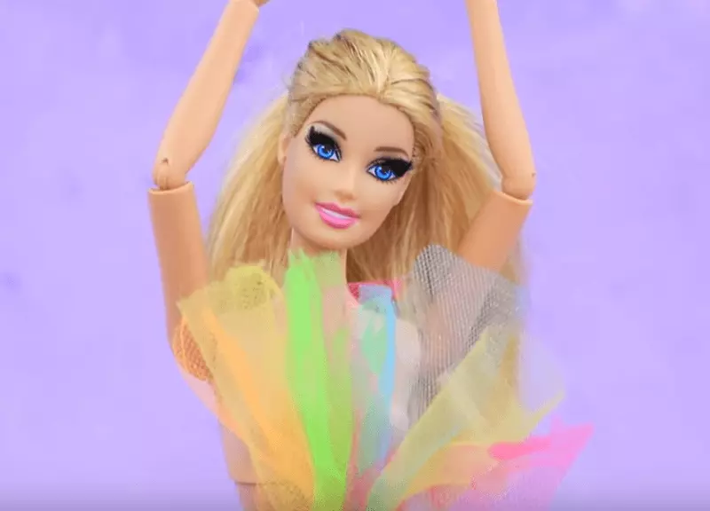 Rainbow Barbie. Princesha Barbie Rainbow Bëni vetë 393_4