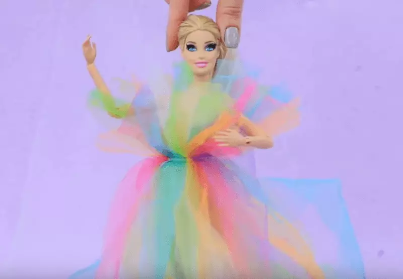 Rainbow Barbie. Princesha Barbie Rainbow Bëni vetë 393_6