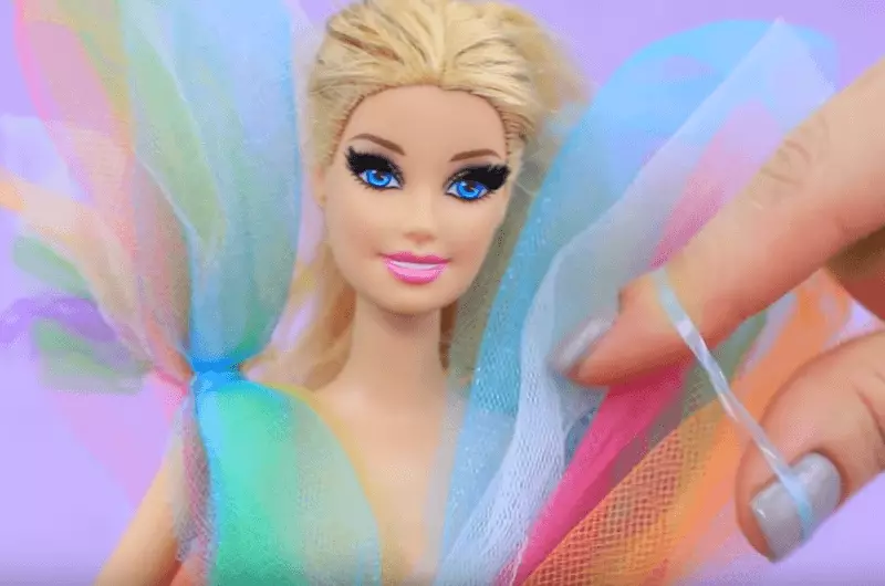 Rainbow Barbie. Princesha Barbie Rainbow Bëni vetë 393_7