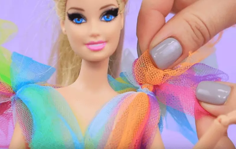 Rainbow Barbie. Princesha Barbie Rainbow Bëni vetë 393_8