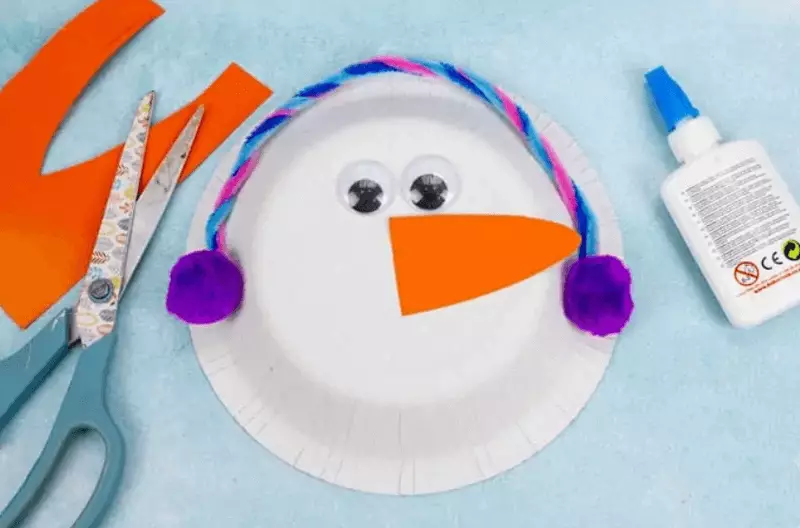 Ọfin snowman ṣe funrararẹ lati awo abawọn kan 400_5